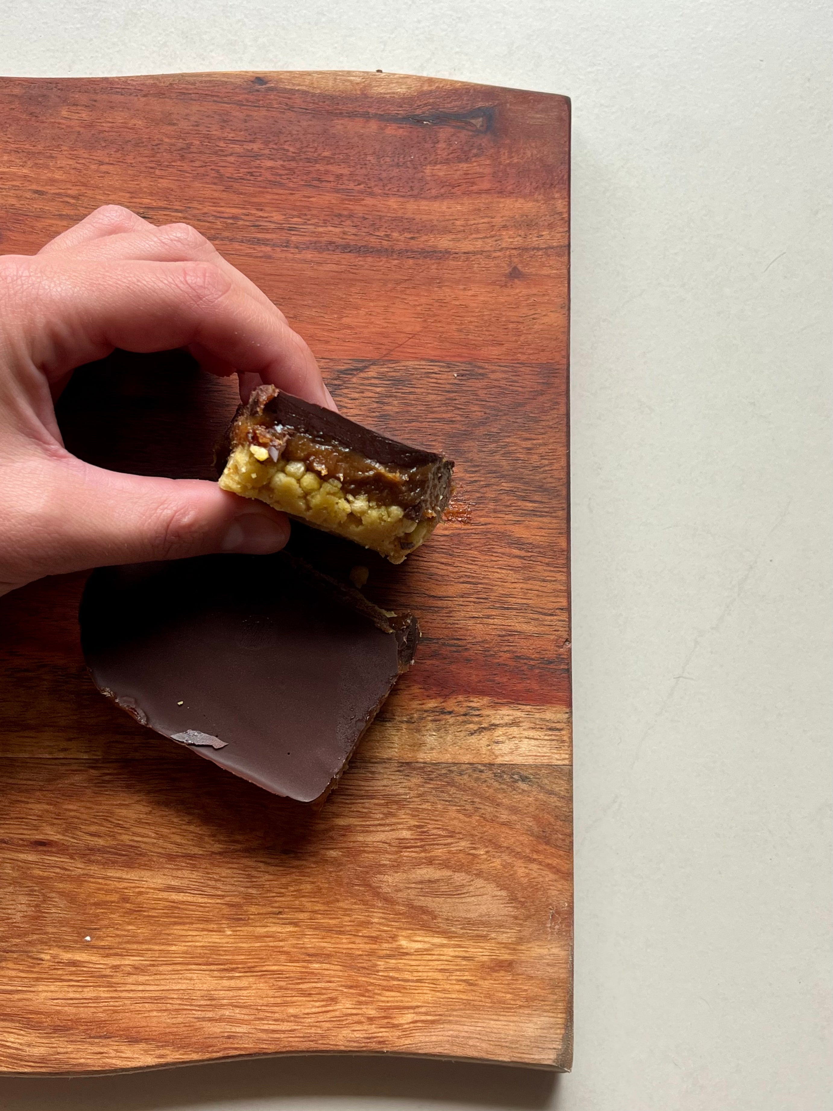 Choc caramel protein slice – WelleCo US